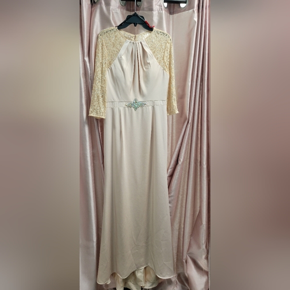 Alyce Paris | Dresses | Alyce Paris Cream Bishop Sleeve Wedding Gown ...